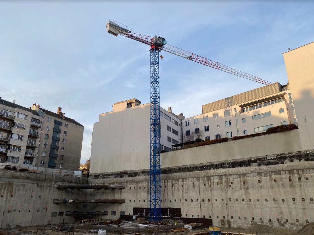 Raimondi MRT159 flattop tower crane at work in Budapest, Hungary - Raimondi
